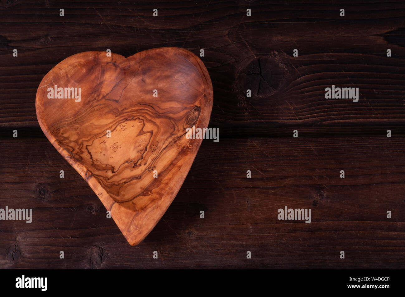 Red heart shape plate love hi-res stock photography and images - Alamy