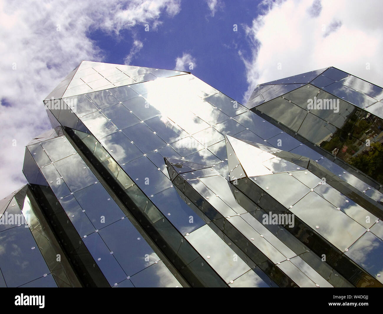 Avant-garde architecture: the huge glass and steel crystal, Kinemax ...