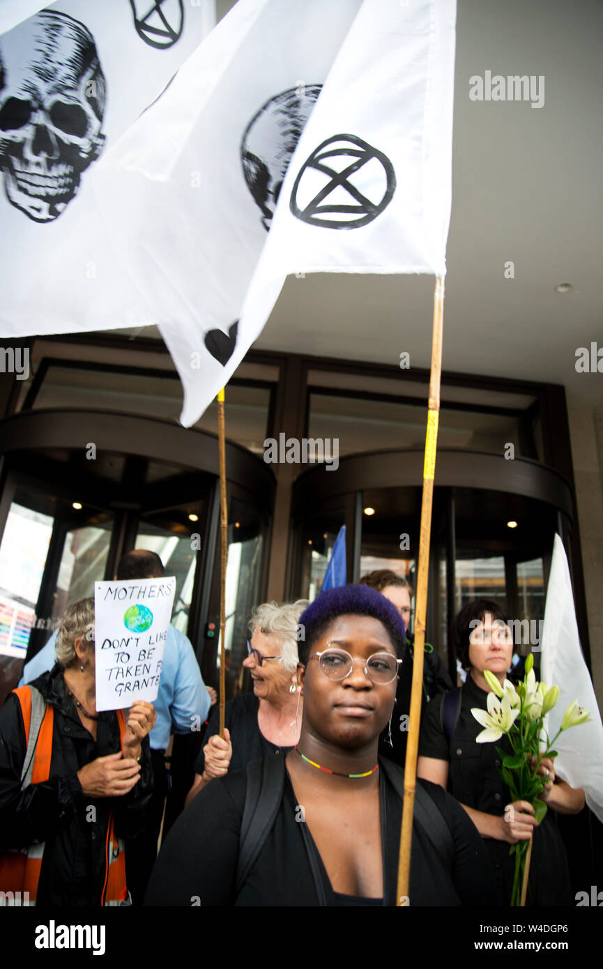 Media tell the truth hi-res stock photography and images - Alamy