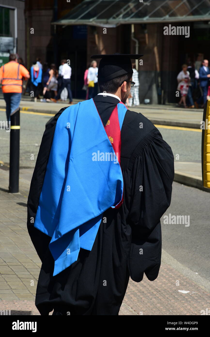 Graduated students uk hi-res stock photography and images - Alamy