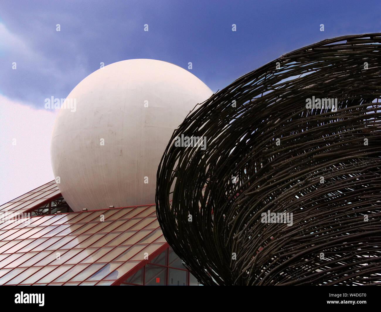 Avant-garde architecture and wicker sculpture: Pavillon du Futuroscope ...