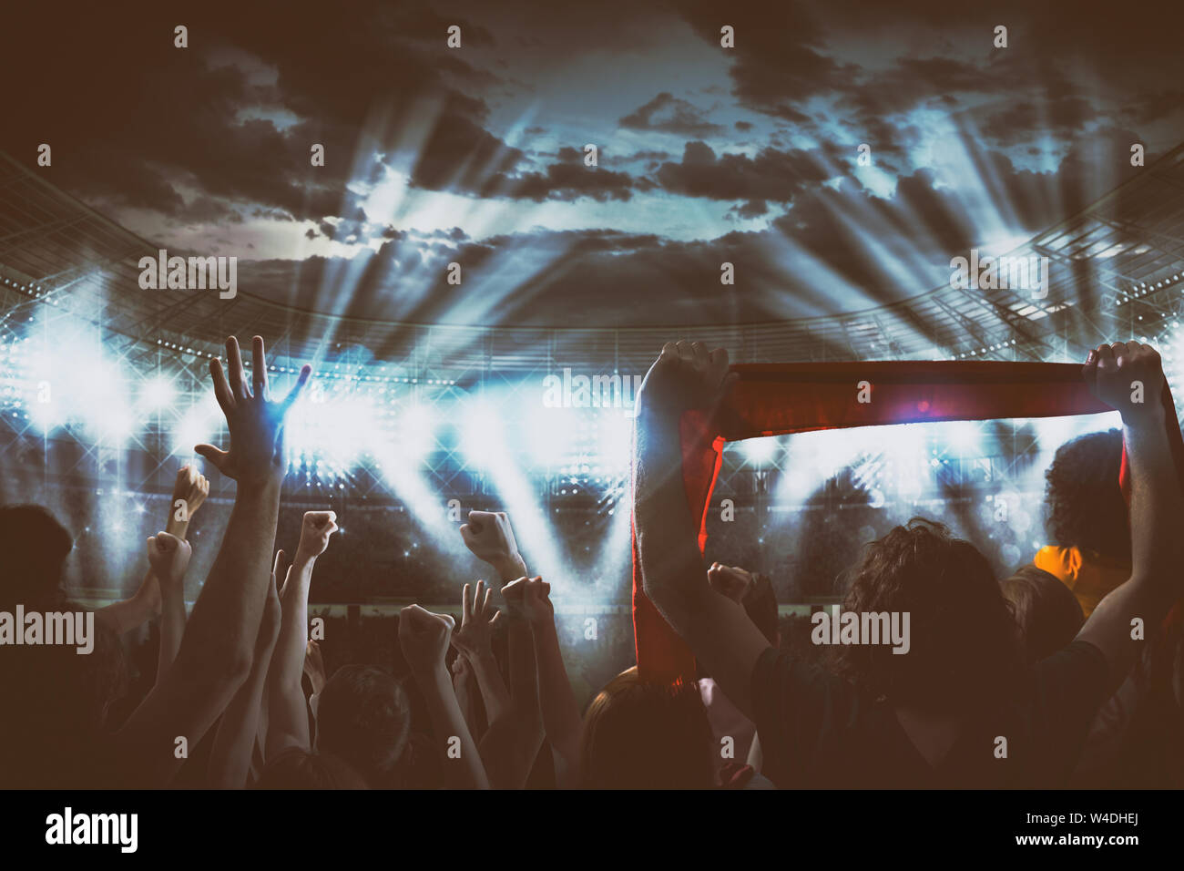 Concert cheering hi-res stock photography and images - Alamy