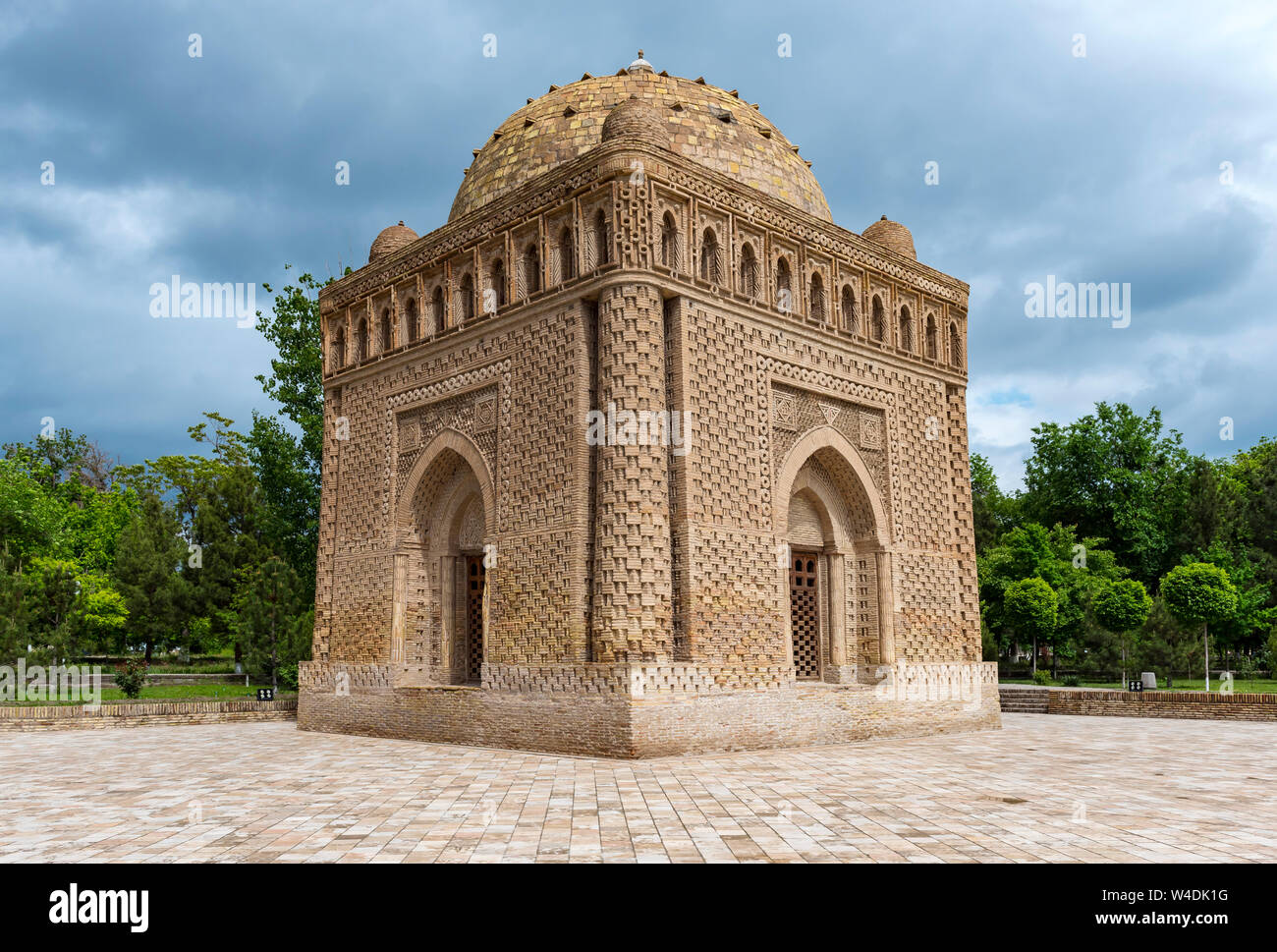 Ismail samani mausoleum hi-res stock photography and images - Alamy