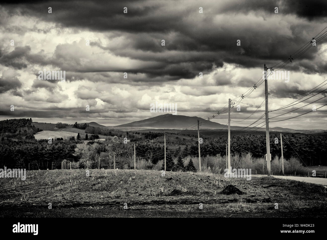 Hilltop farm hi-res stock photography and images - Alamy