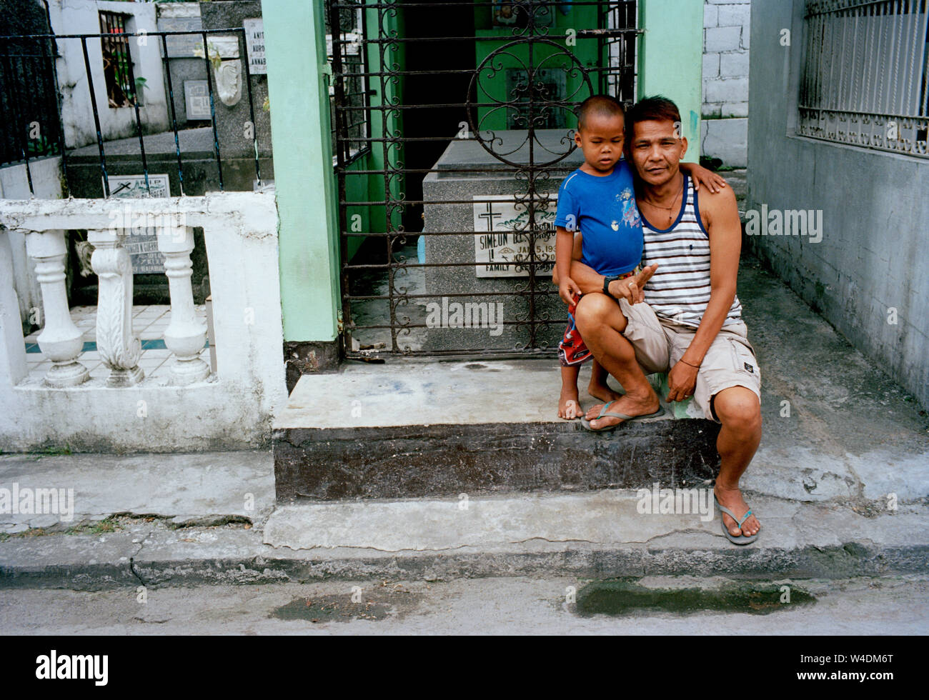 People who live amongst the graves in Manila North Cemetery in Manila ...