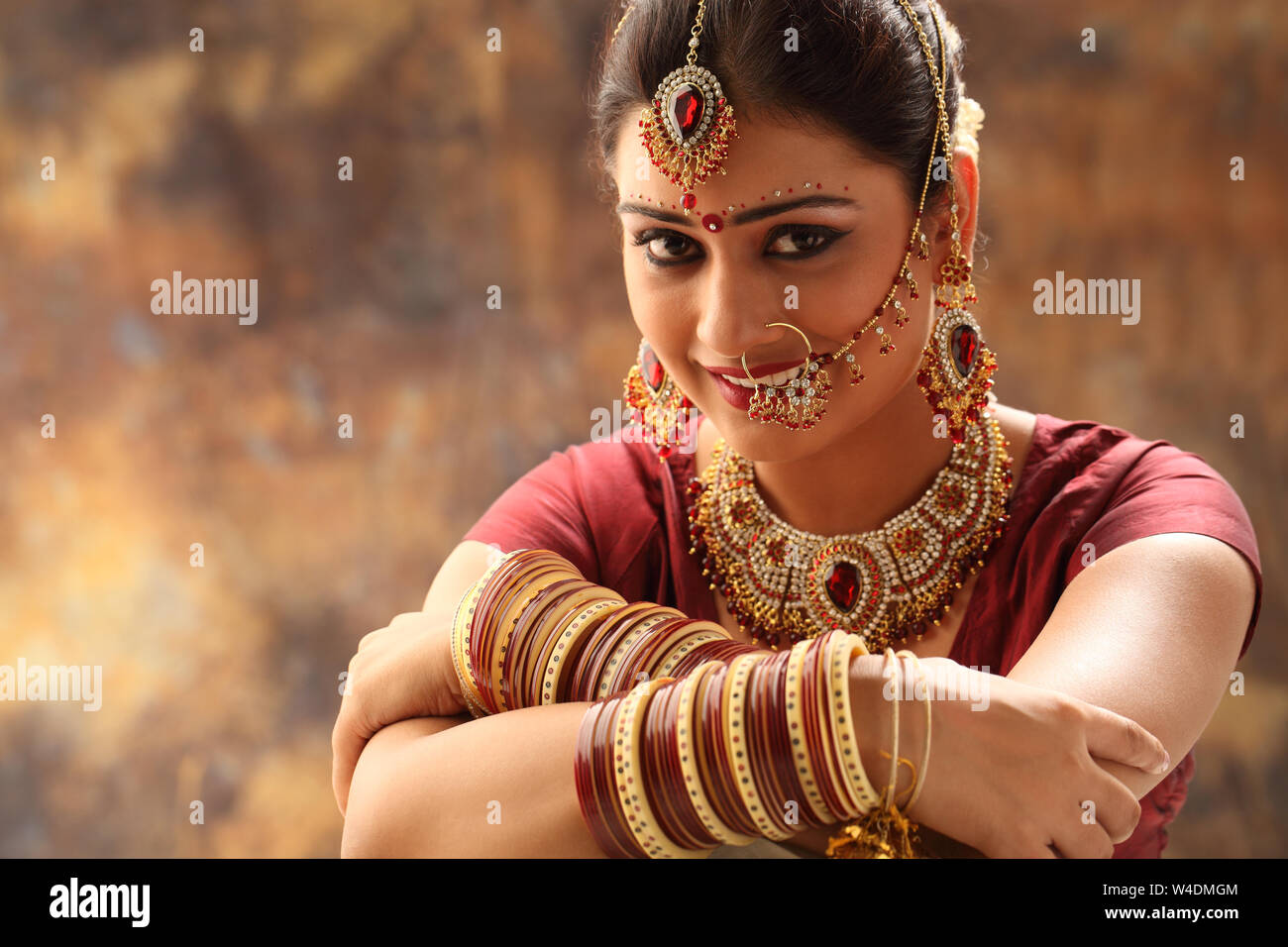 Portrait of an Indian bride smiling Stock Photo - Alamy