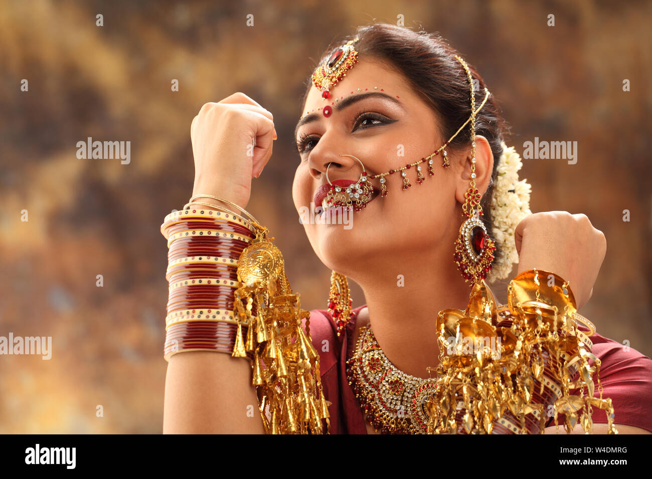 Indian bride smiling Stock Photo - Alamy