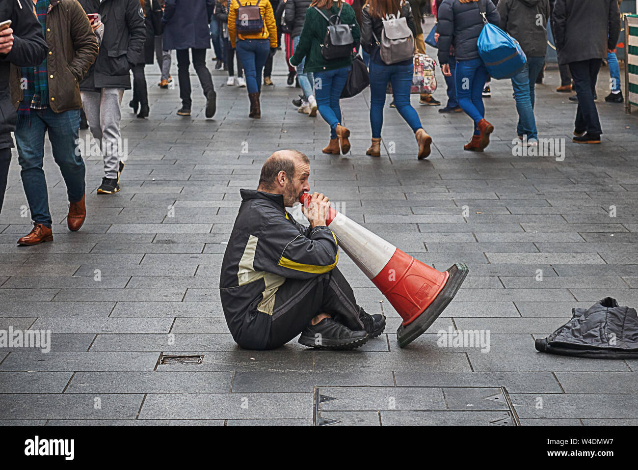 Living on the streets hi-res stock photography and images - Alamy