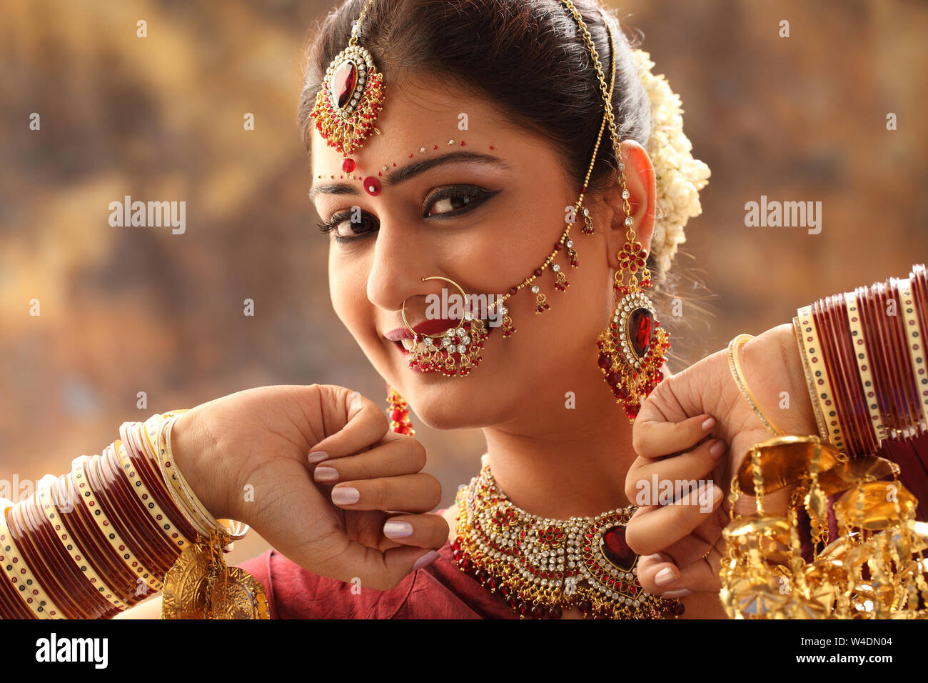 Portrait of an Indian bride smiling Stock Photo - Alamy