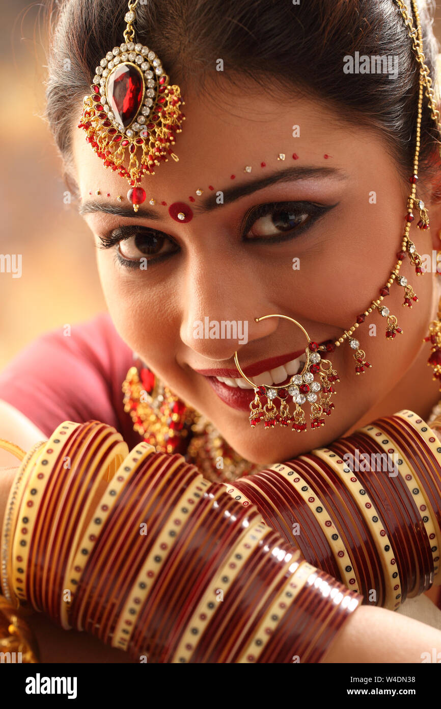 Portrait of an Indian bride smiling Stock Photo - Alamy