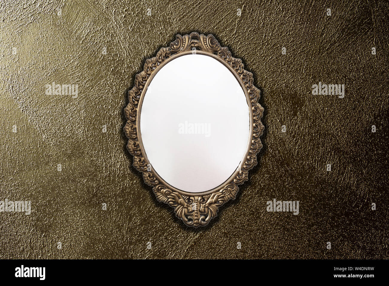 Gold mirror texture hi-res stock photography and images - Alamy