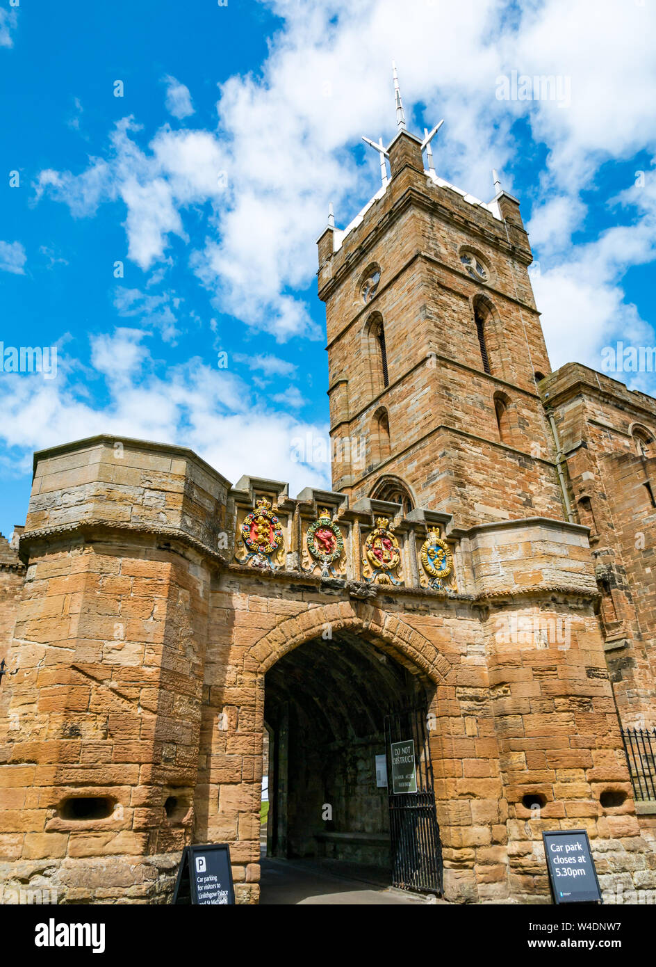 Gate entrance, Linlithgow Palace, Linlithgow, with St Michael's Parish ...