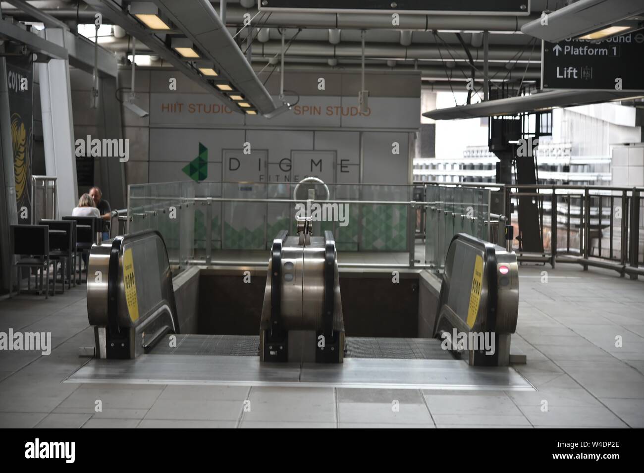 London Underground, Blackfriars station Stock Photo - Alamy