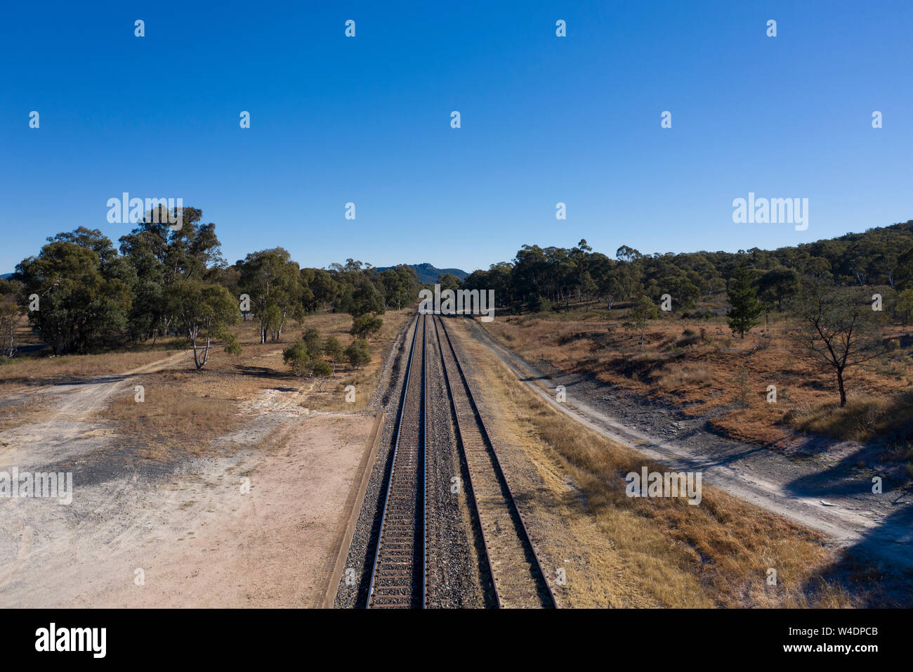 Railway tracks heading into the Australian outback Stock Photo - Alamy