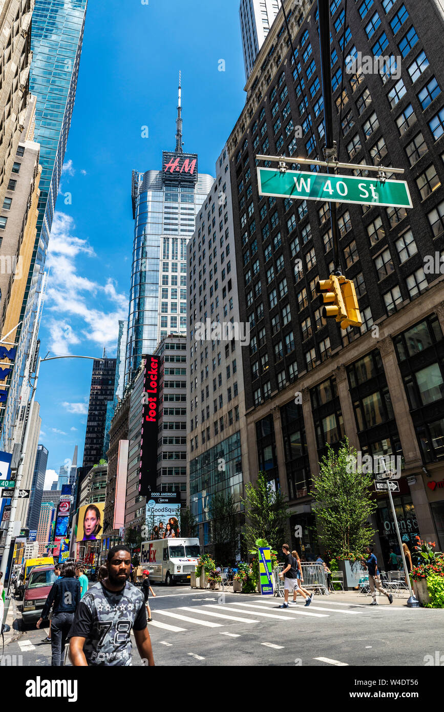 Manhattan traffic sign hi-res stock photography and images - Alamy