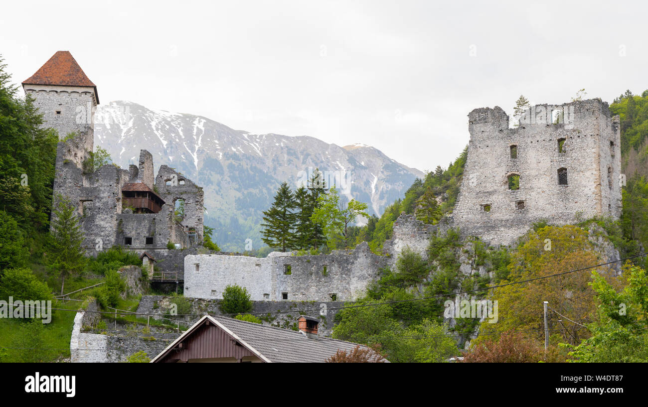 Slovenia grad kamen kamen castle hi-res stock photography and images ...