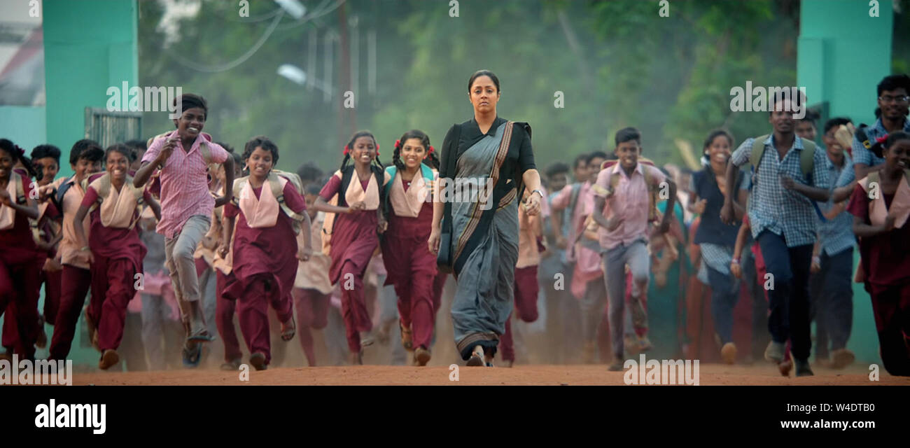 RAATCHASI, Jyothika (center), 2019. © Home Screen Entertainment ...