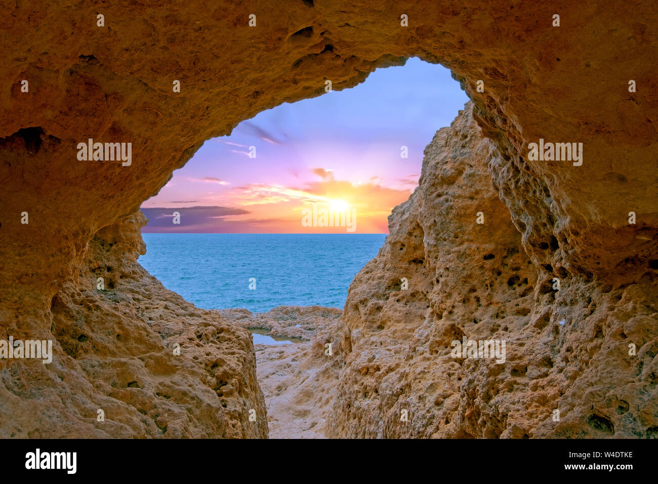 Portugal algarve cave algar seco hi-res stock photography and images ...