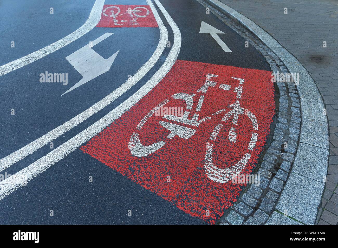 Red marked bicycle paths on the roadway, Krakow, Poland Stock Photo - Alamy