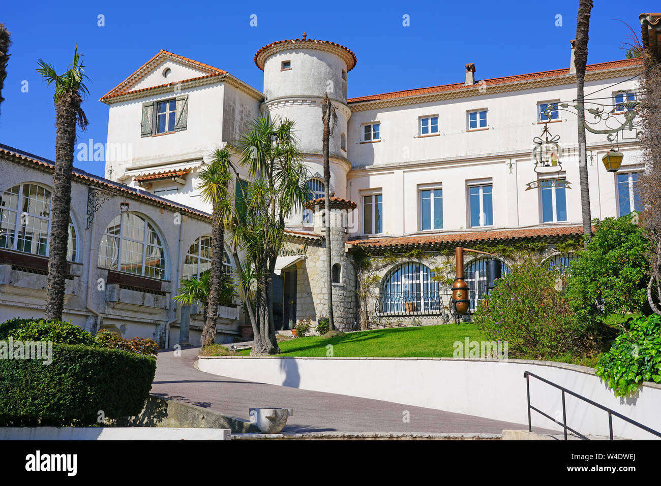 Molinard hi-res stock photography and images - Alamy
