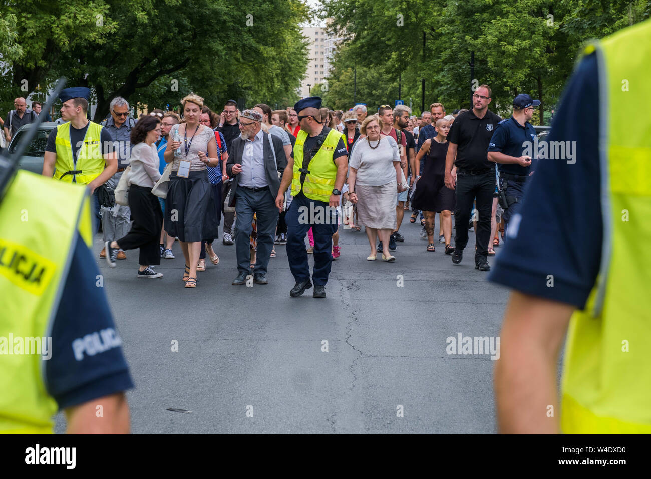 Deporting jews hi-res stock photography and images - Alamy