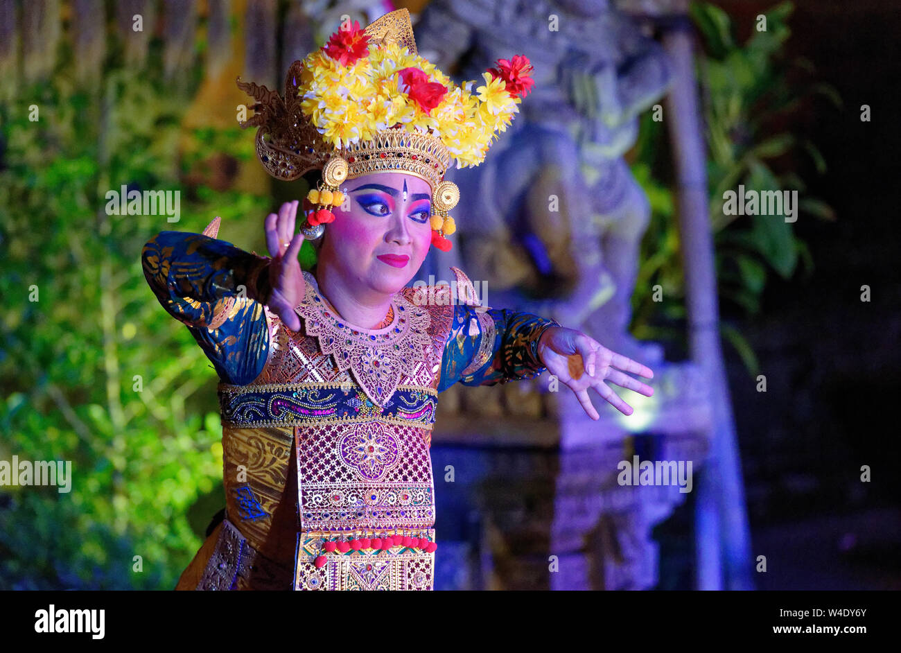 Ubud palace hi-res stock photography and images - Alamy