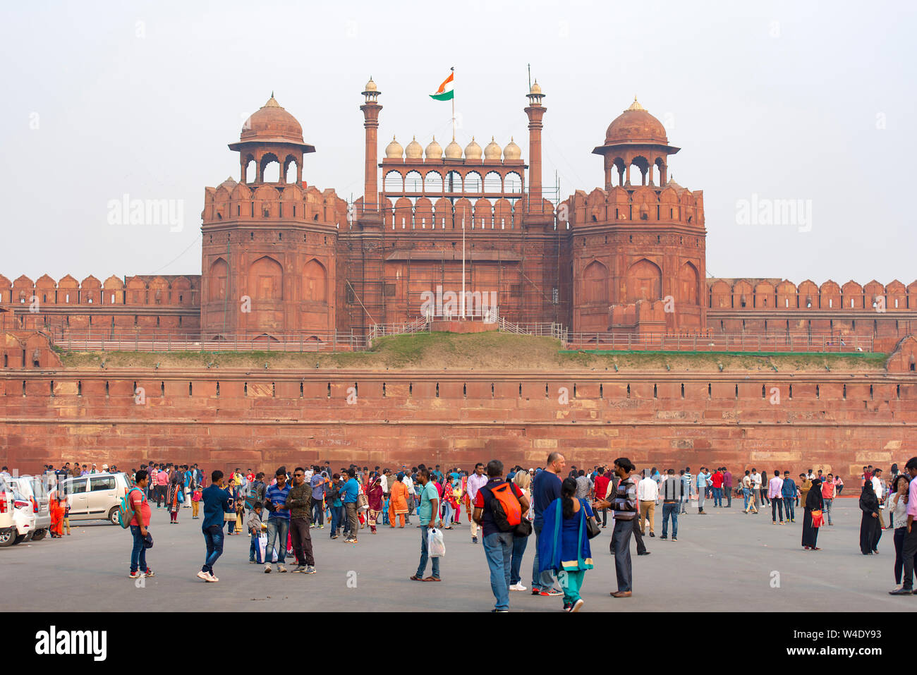 Gate entrance to red fort delhi hi-res stock photography and images - Alamy