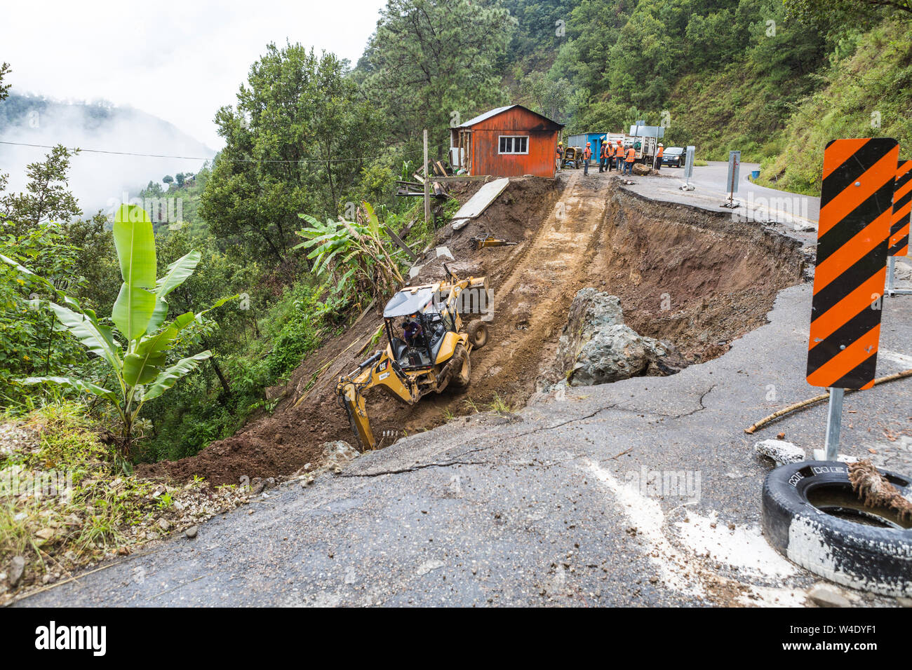 Road subsidence hi-res stock photography and images - Alamy