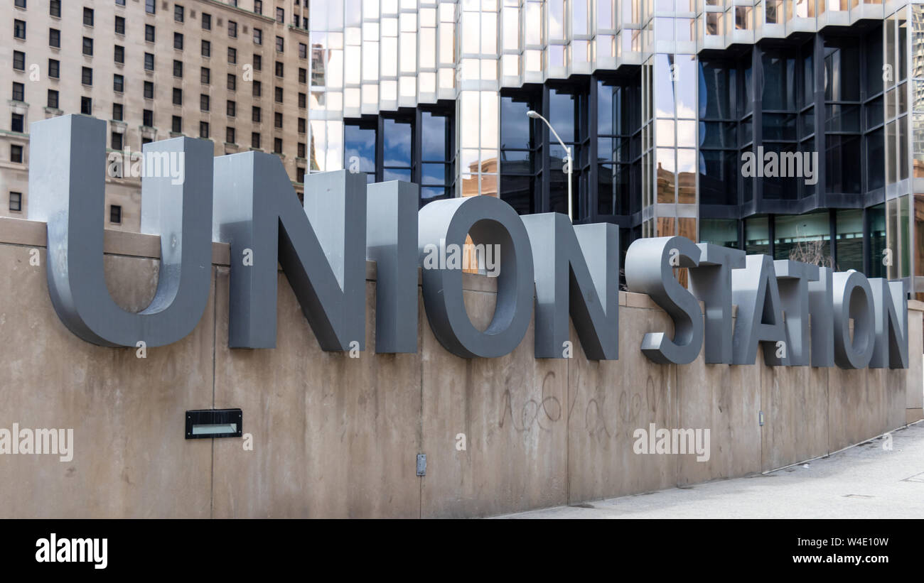 Union Station Sign on Bay Street in Toronto Stock Photo - Alamy
