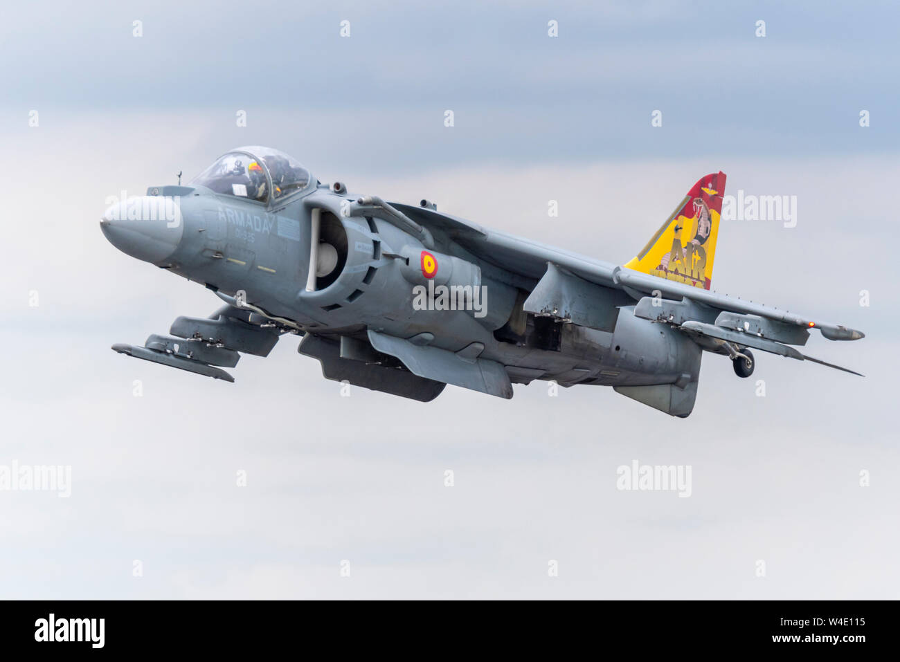 Harrier jet flying hi-res stock photography and images - Alamy