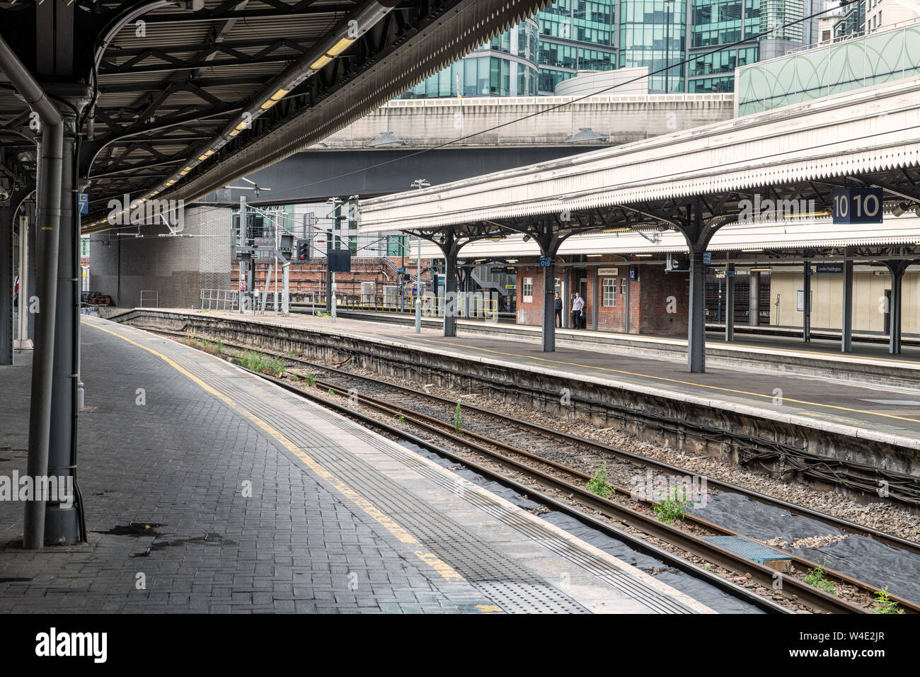 Empty platform at Paddington station Stock Photo - Alamy