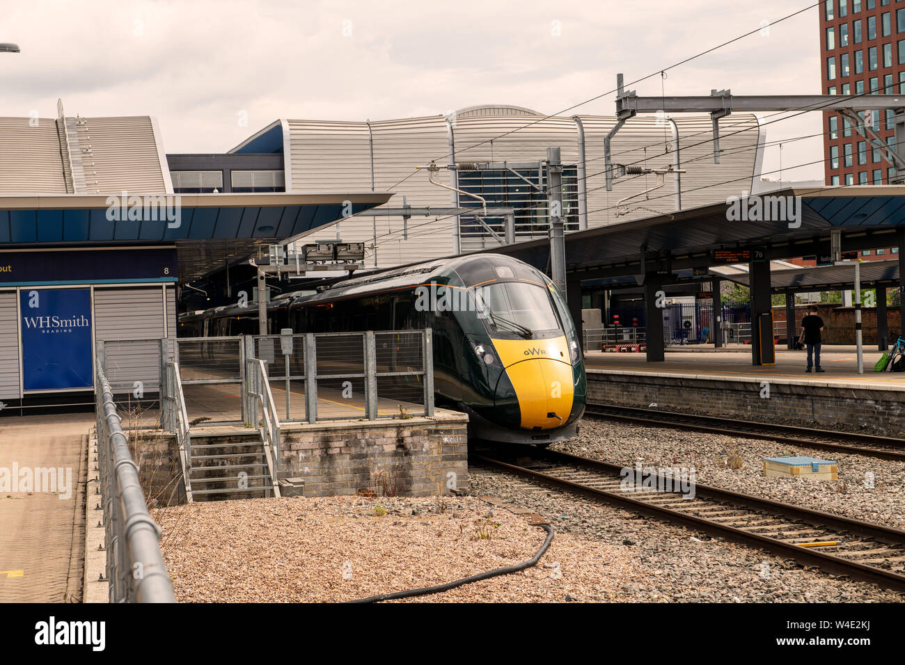 GWR train at station platform Stock Photo - Alamy