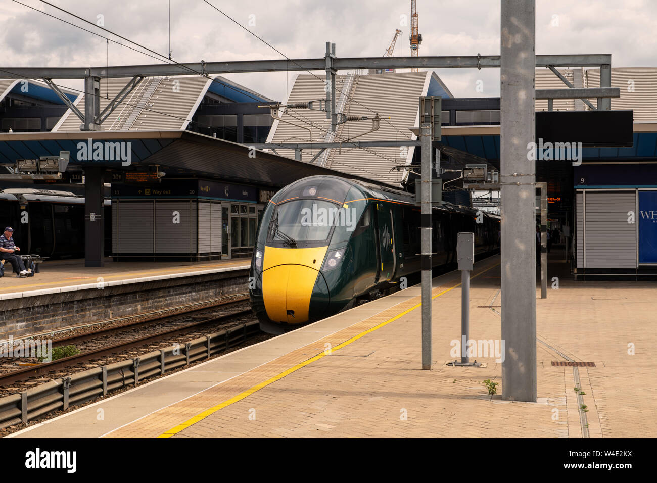 GWR train at station platform Stock Photo - Alamy