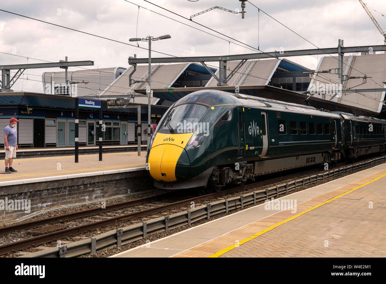 GWR train at station platform Stock Photo - Alamy
