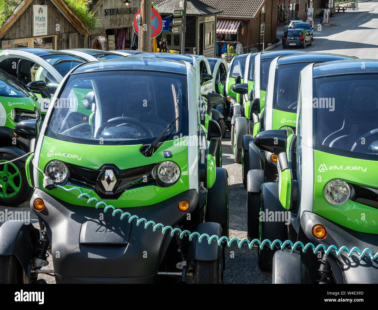 Rental cars and electric hi-res stock photography and images - Alamy