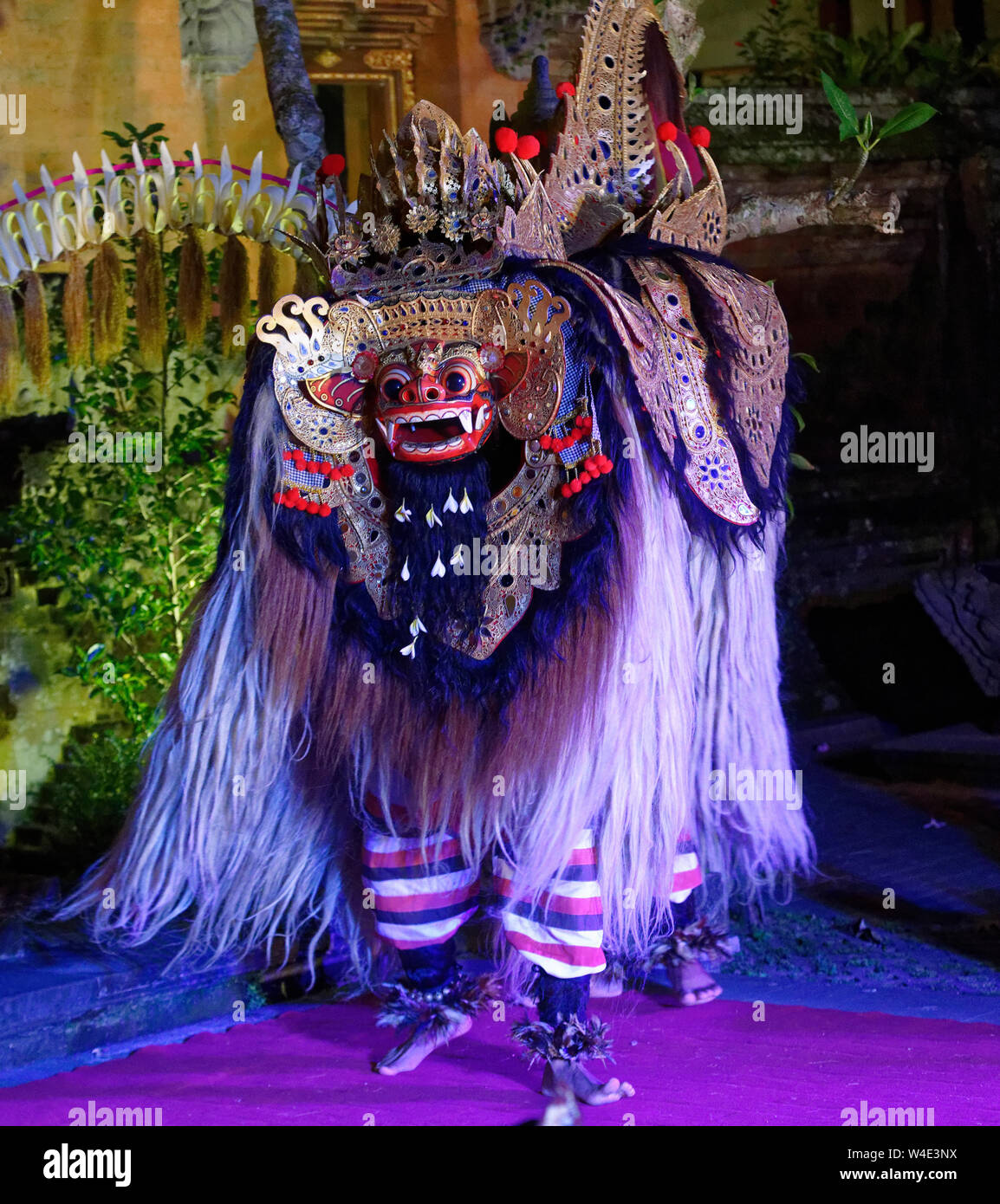 Performer dancer in traditional costume at the Ubud Palace dance ...