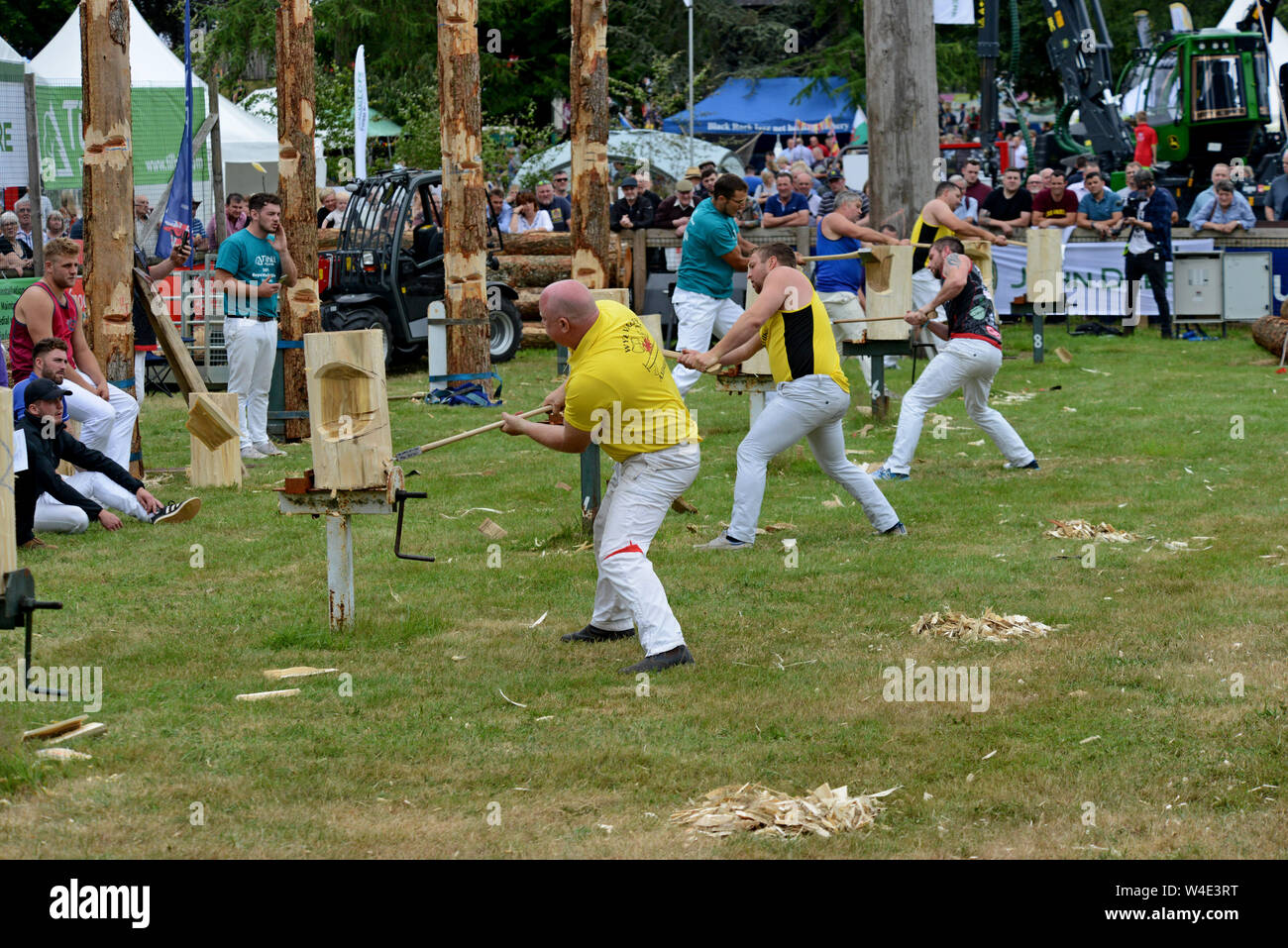 Builth Wells, Wales, 22nd July 2019. Axemen compete in the Axe racing ...