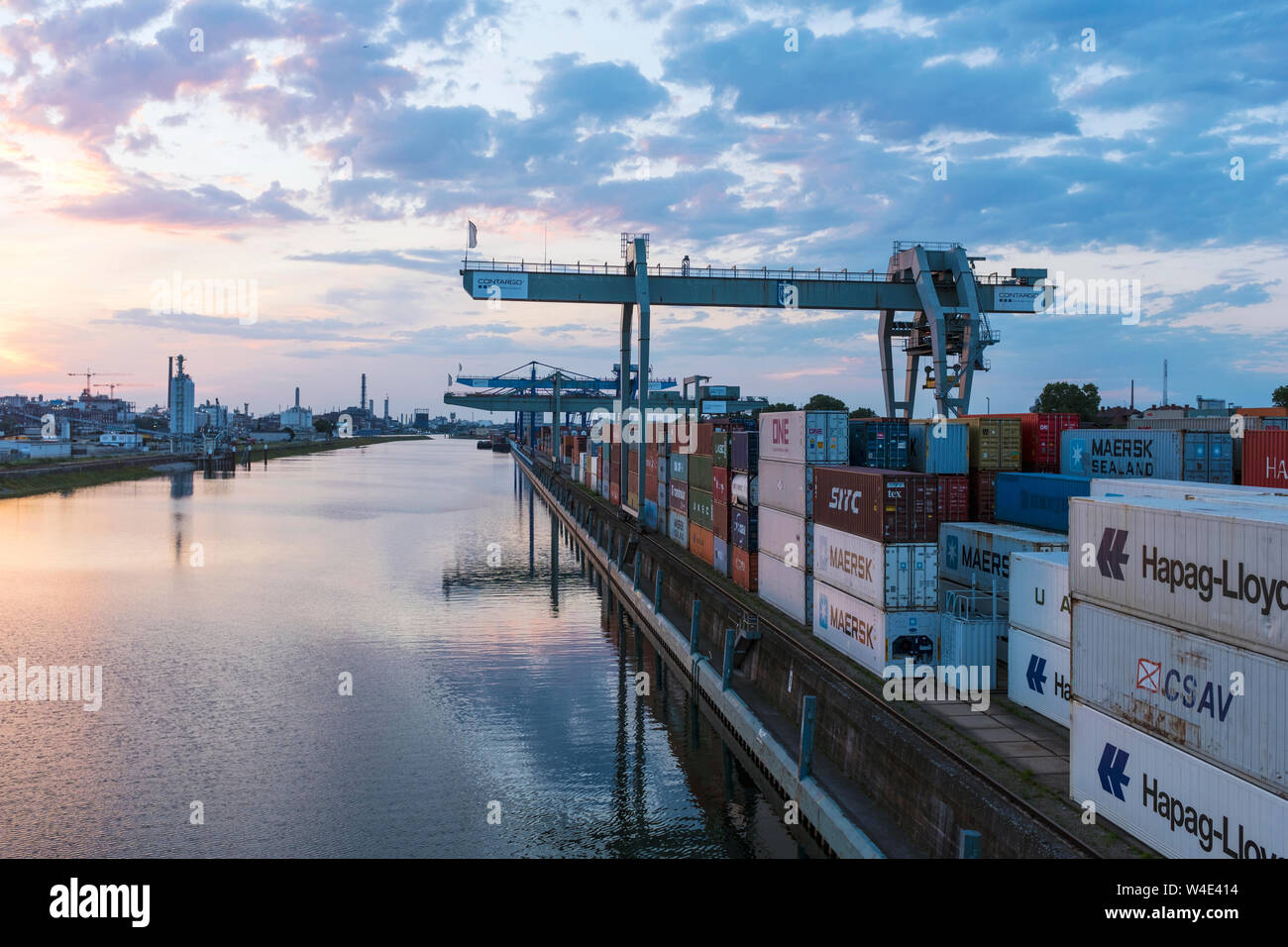 Hub handelshafen hi-res stock photography and images - Alamy