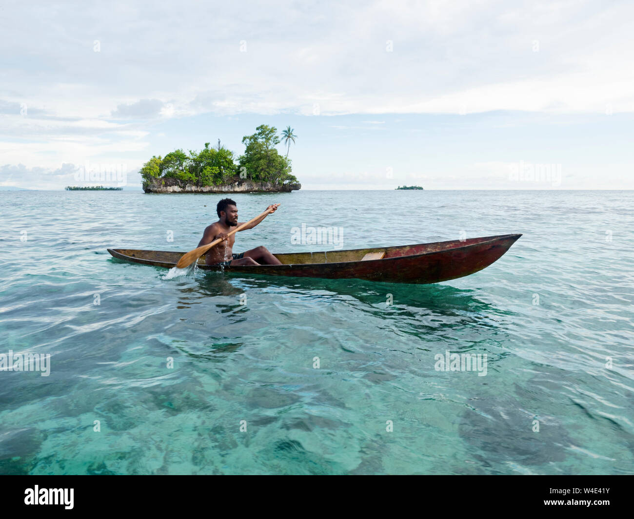 Dug out fishing boat hi-res stock photography and images - Alamy