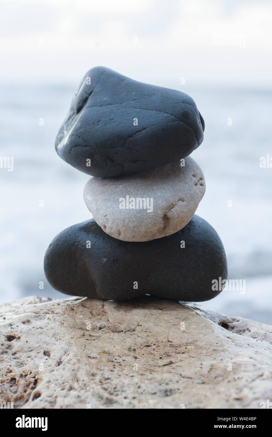 Stacked pebbles by water hi-res stock photography and images - Alamy