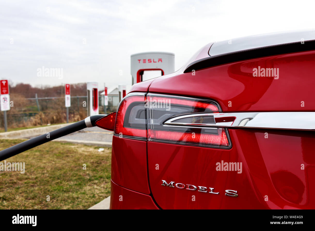 Tesla badge hi-res stock photography and images - Alamy
