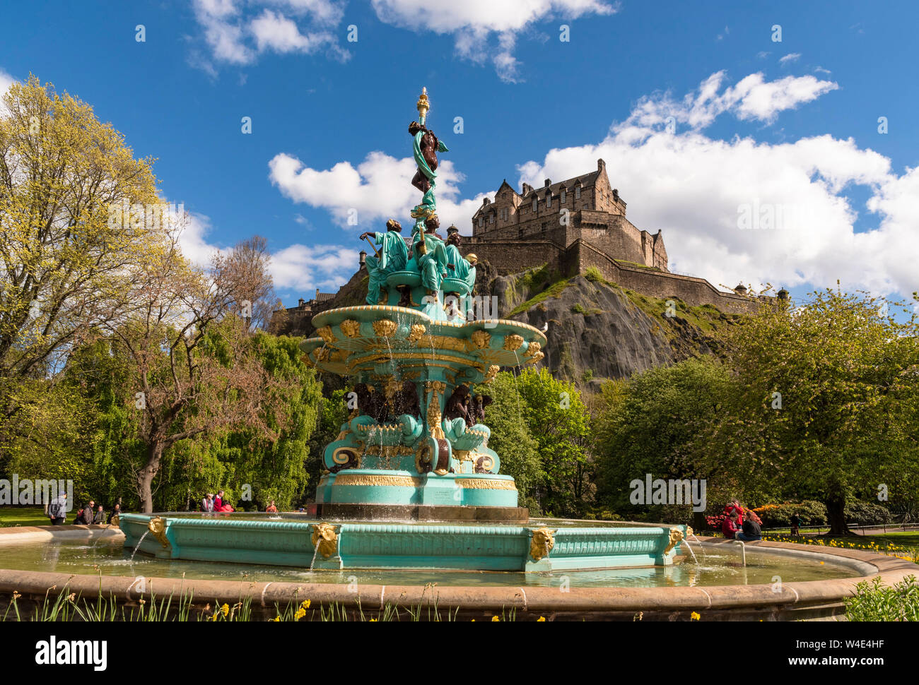 Edinburgh castle princes gardens hi-res stock photography and images ...