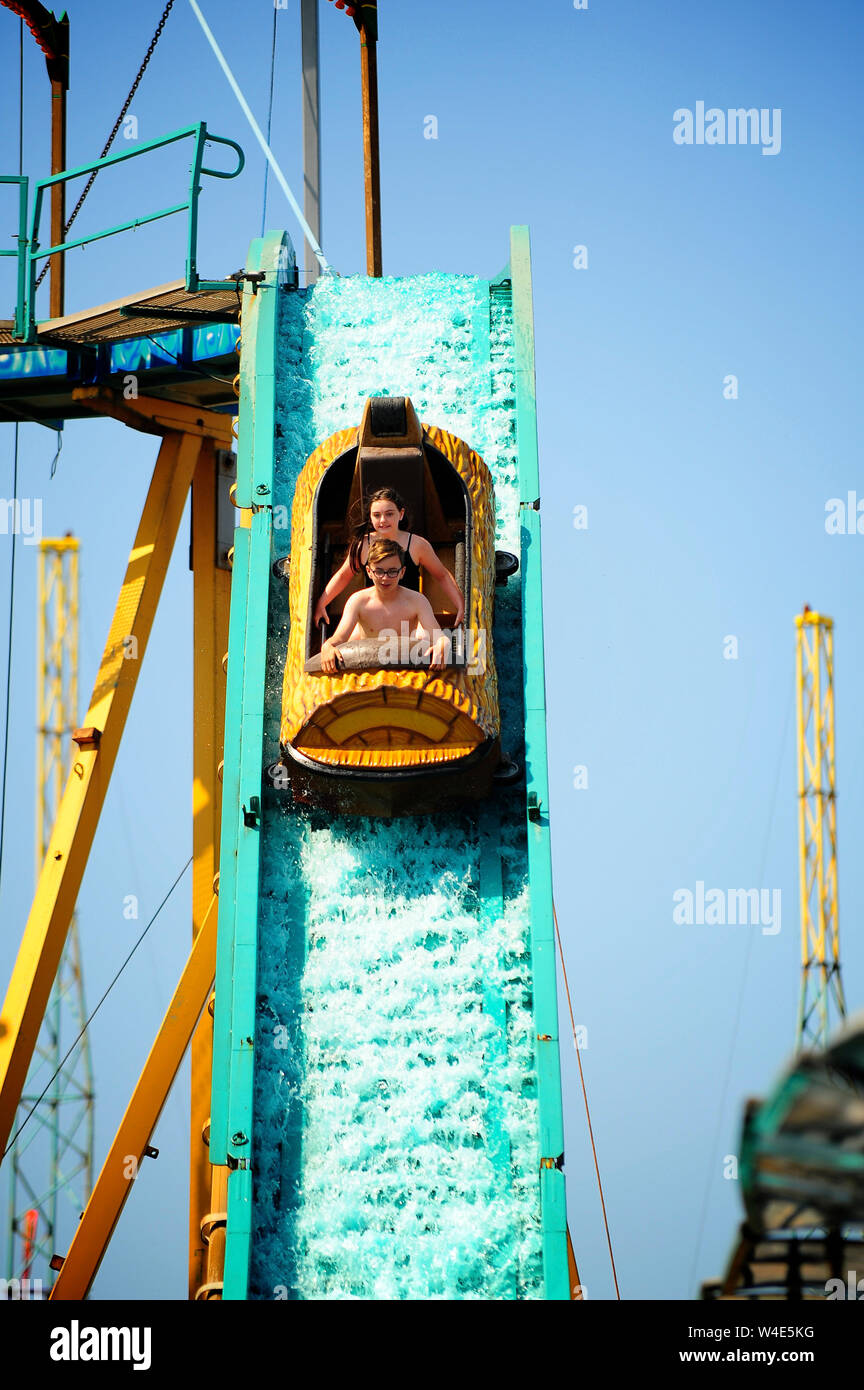 Log flume hi-res stock photography and images - Alamy Log flume hi-res stock photography and images - Alamy
