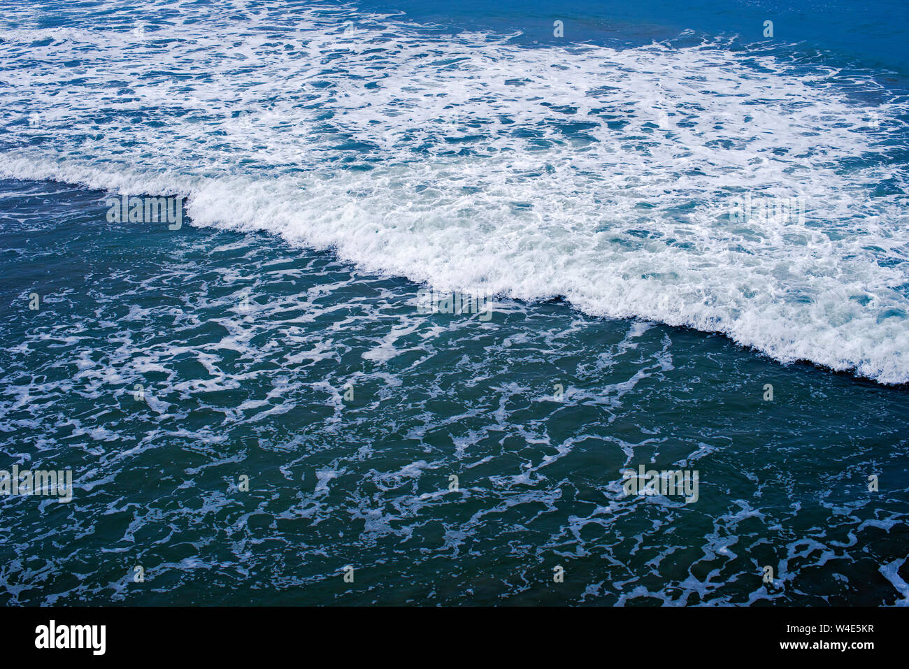 Green sea and waves hi-res stock photography and images - Alamy
