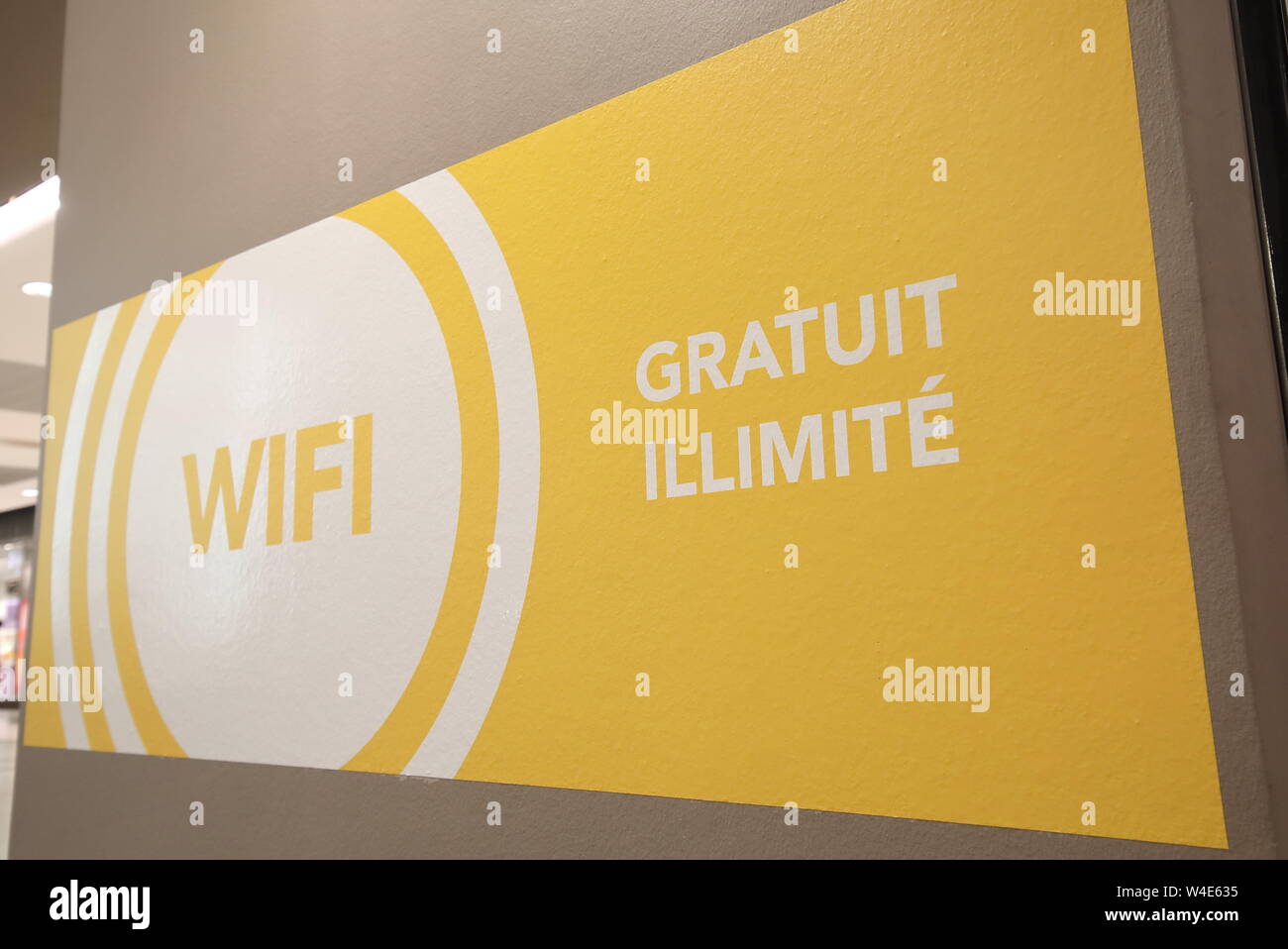 Wifi sign france hi-res stock photography and images - Alamy