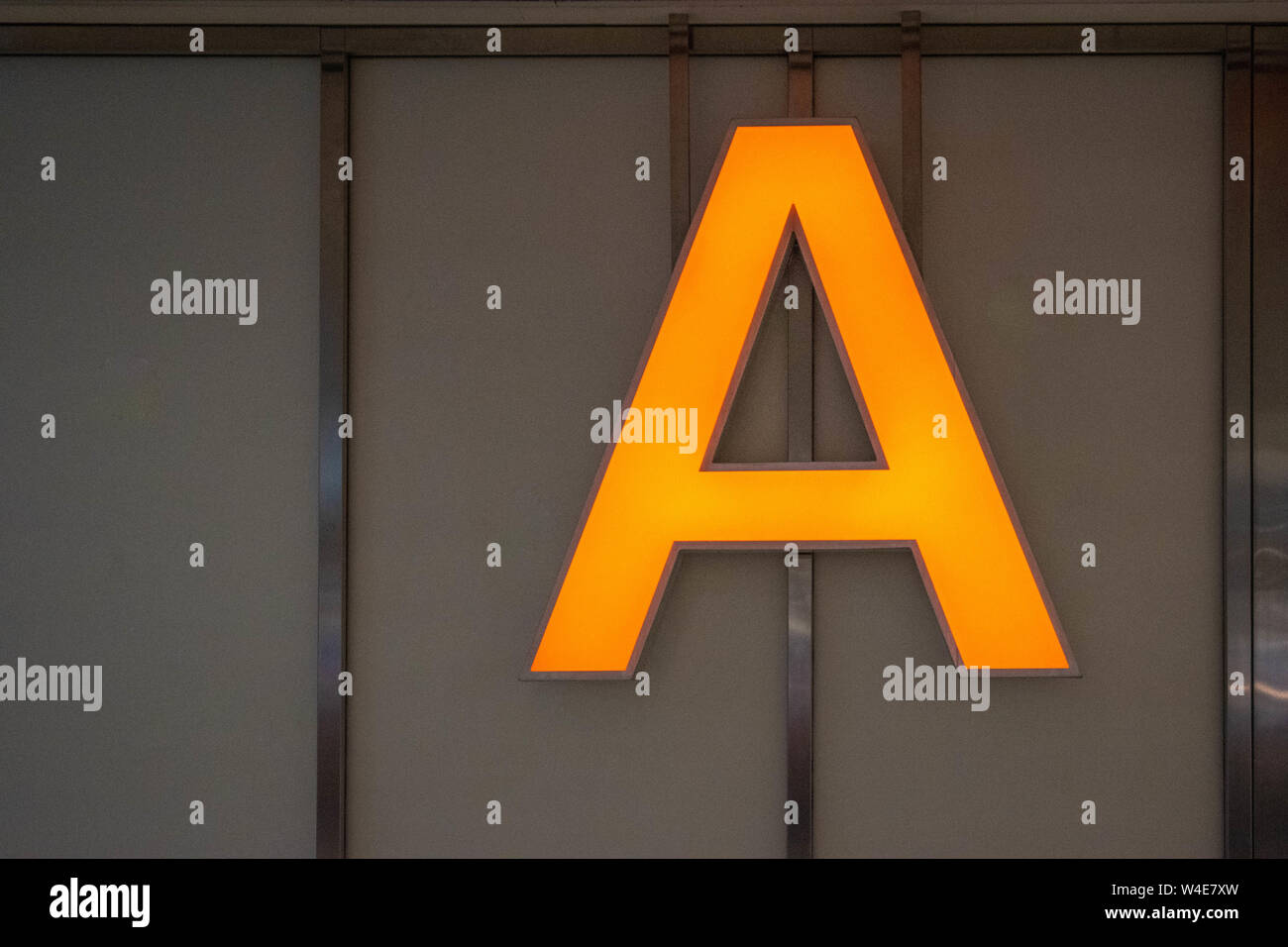 Tampa international airport terminal hi-res stock photography and ...
