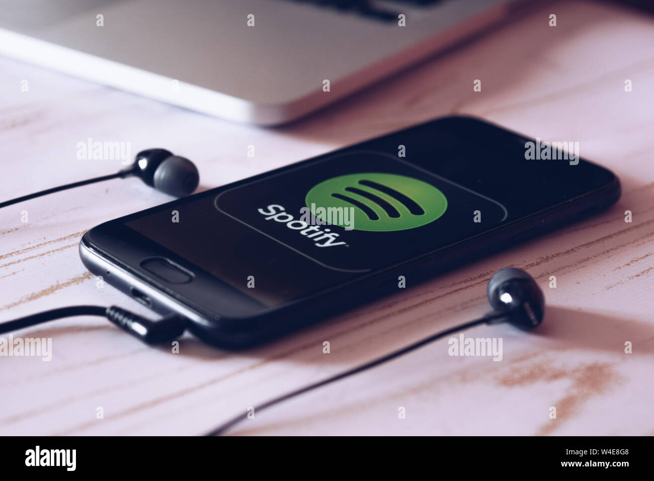 Spotify desktop hi-res stock photography and images - Alamy