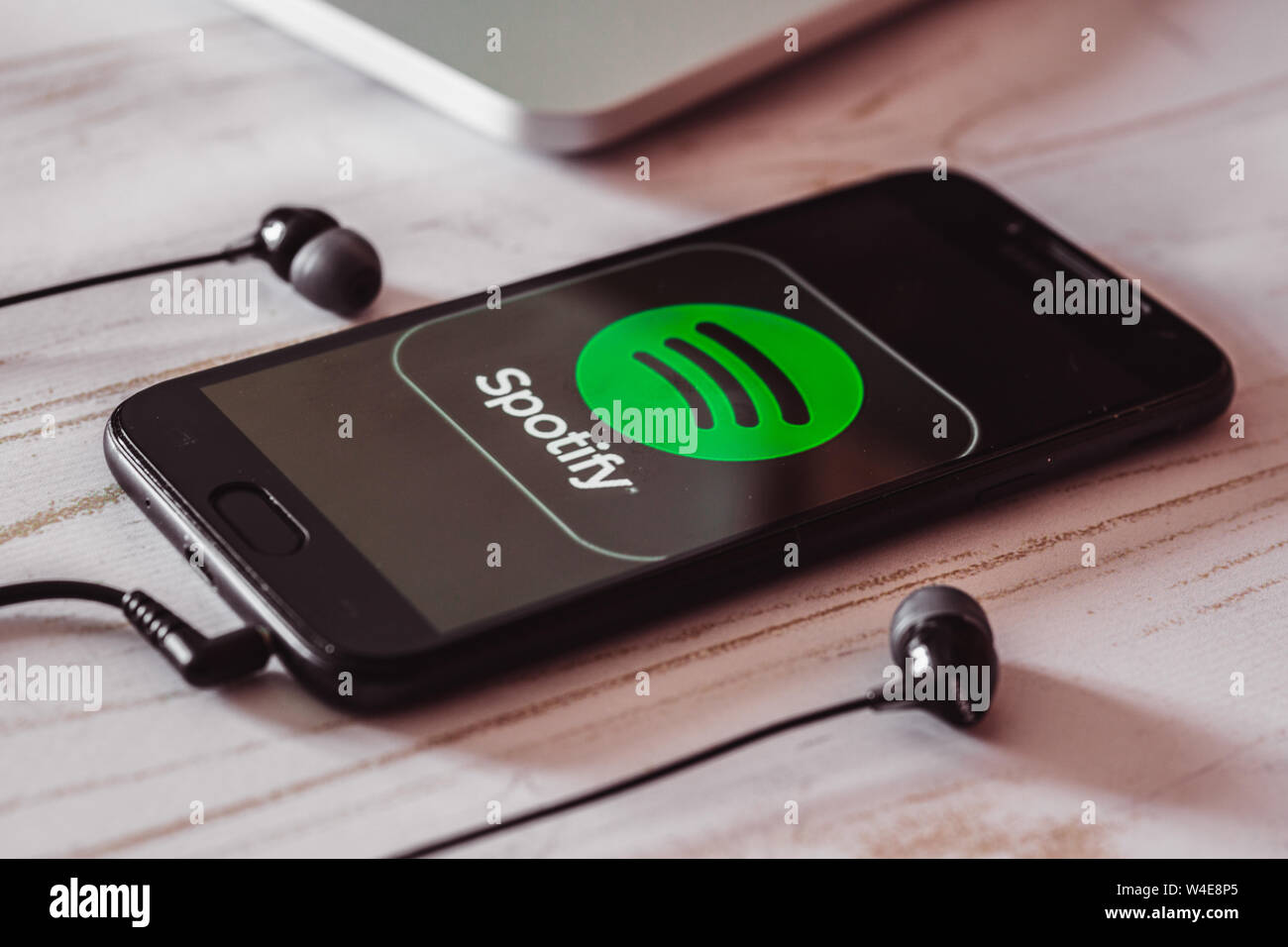 Spotify desktop hi-res stock photography and images - Alamy