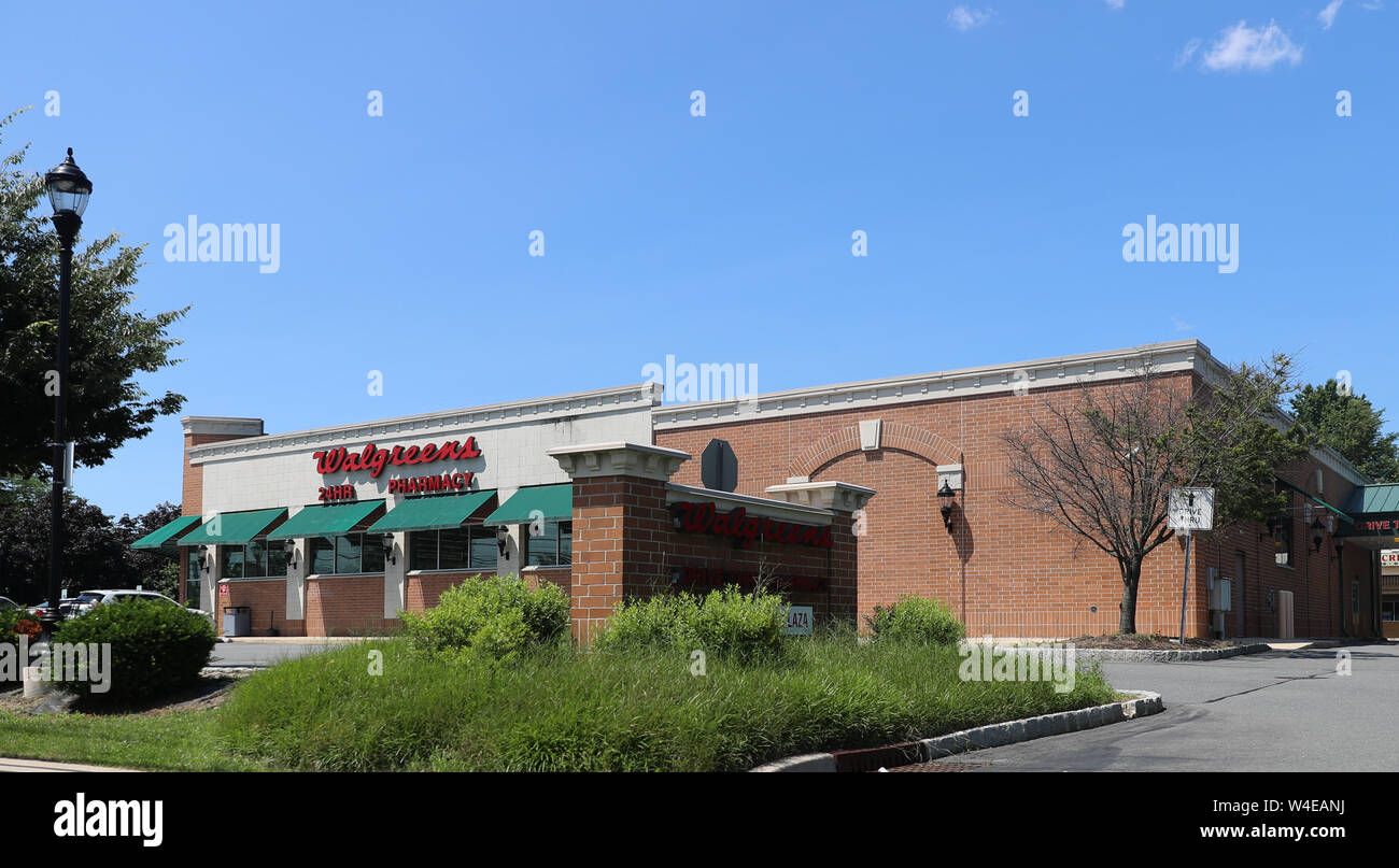 Walgreens store hi-res stock photography and images - Alamy