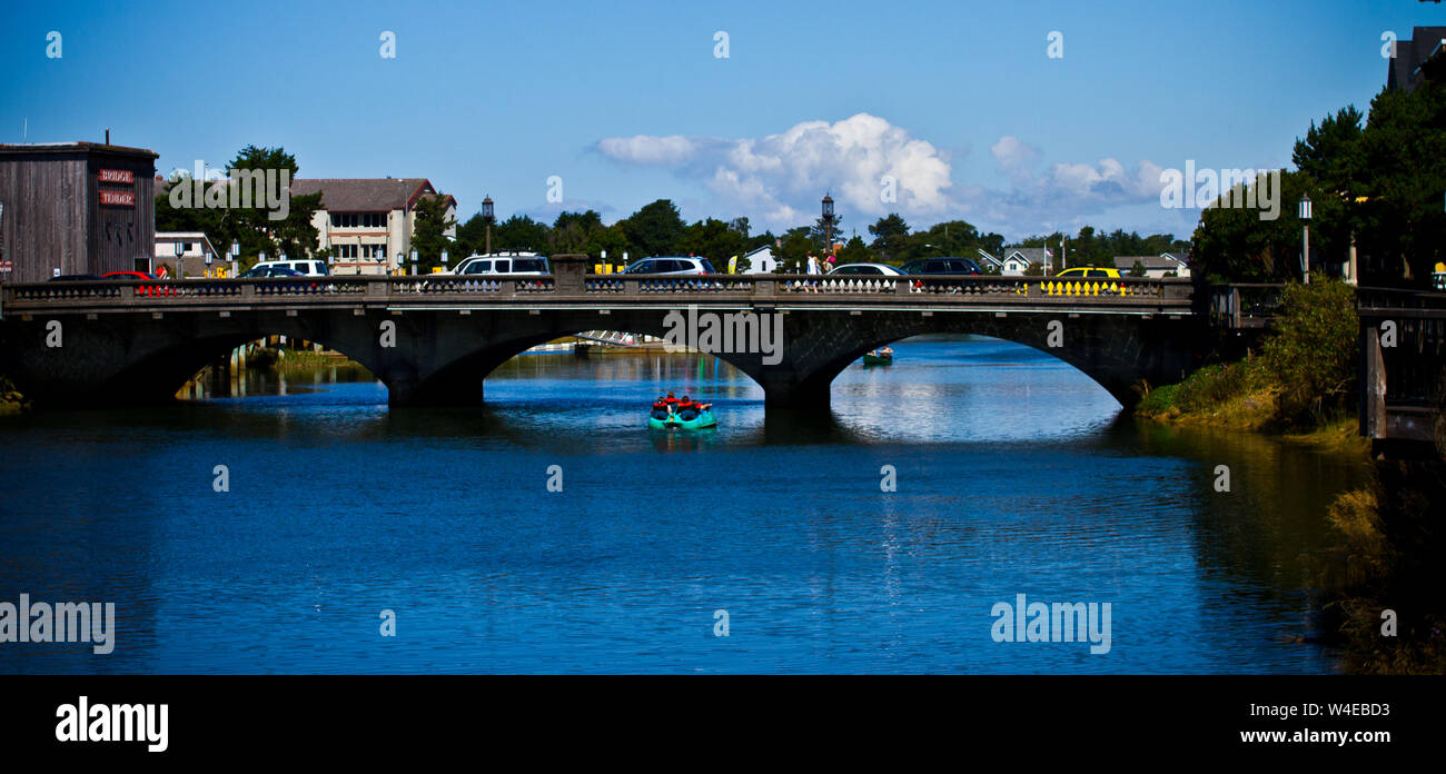 Side of bridge hi-res stock photography and images - Alamy